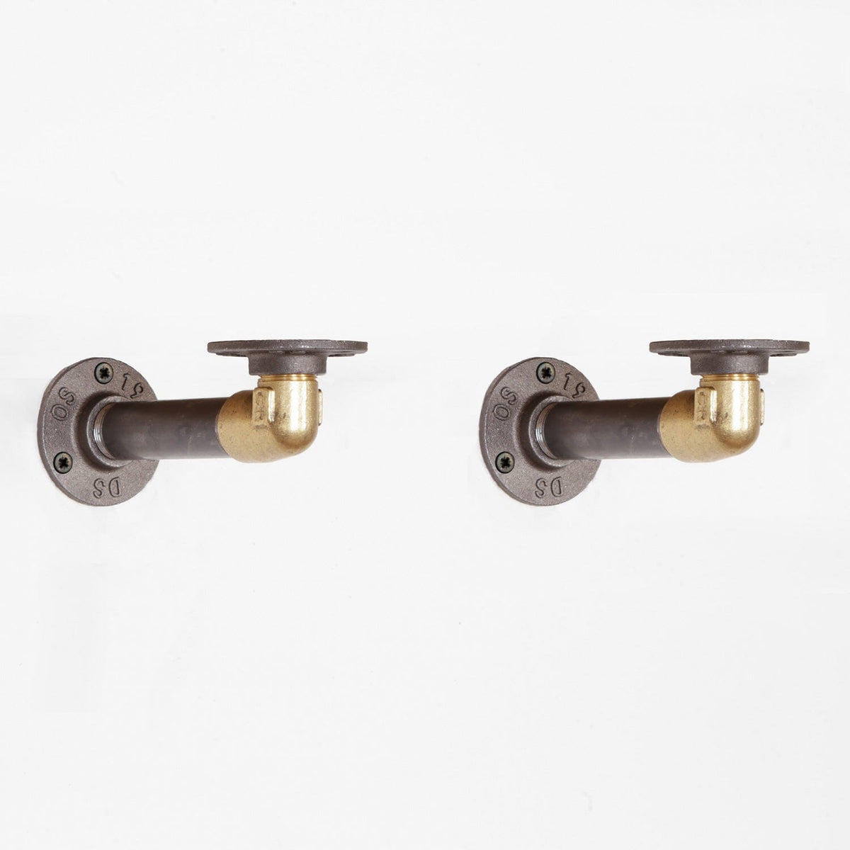 Sort Hyldeknægt med Messing i Metal Vandrør | Tidløs Skønhed